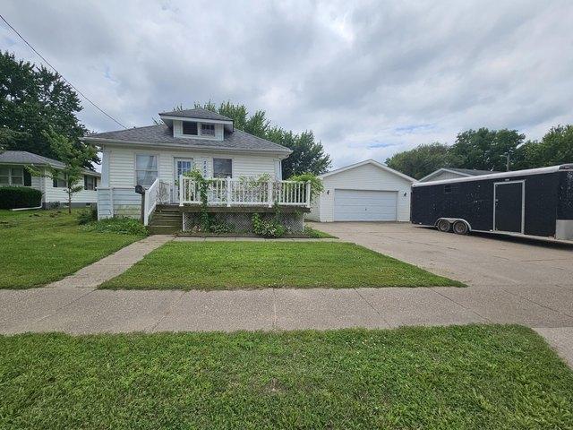 2606 Lucas St, Muscatine, IA 52761