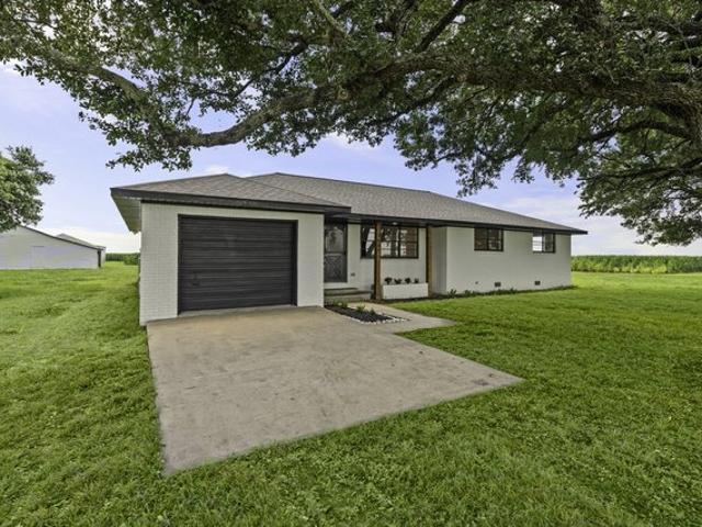 2606 Long Ln, Wallis, TX 77485