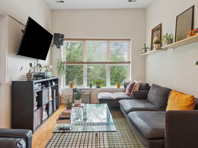 2607 N Hamlin Avenue # 3