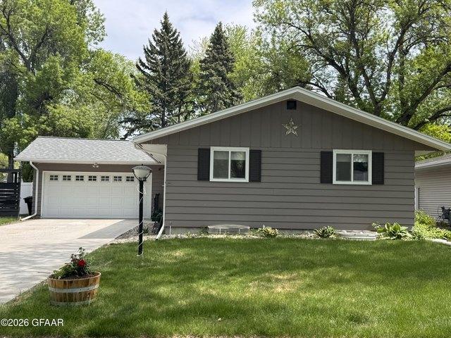 2607 Olive St, Grand Forks, ND 58201