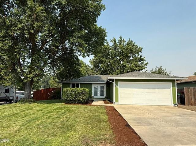 2607 Castle Cir, White City, OR 97503