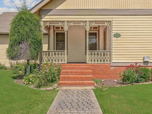 2607 Greenbriar