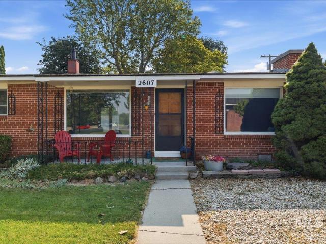 2607 S Montana