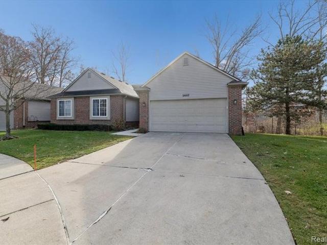 2607 S Moonglow Ct Unit 35, Hartland Township, MI 48353
