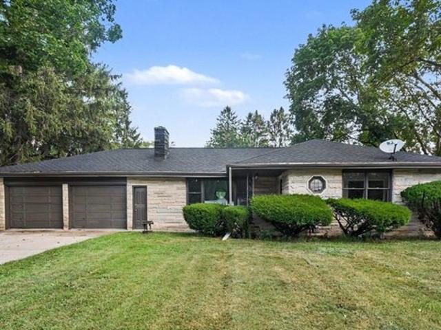 26089 Arlington Rd, Elkhart, IN 46514