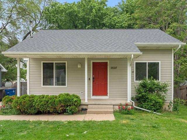 2608 Maury St, Des Moines, IA 50317