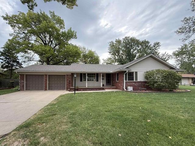 2608 Derenda Dr, Hutchinson, KS 67502