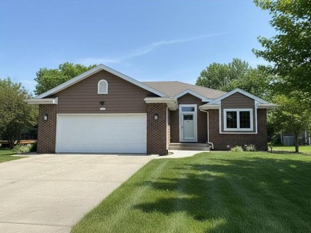 2608 Ella Ln, Yankton, SD 57078