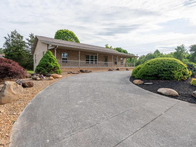 2608 Lakemoore Drive