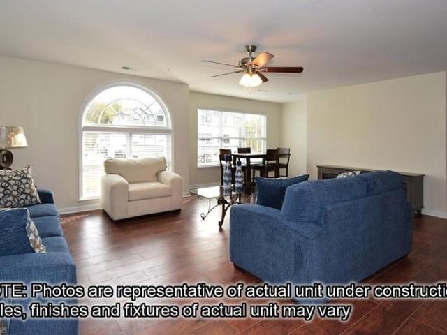 2608 Pennoak Way Apt D, Greensboro, NC 27407
