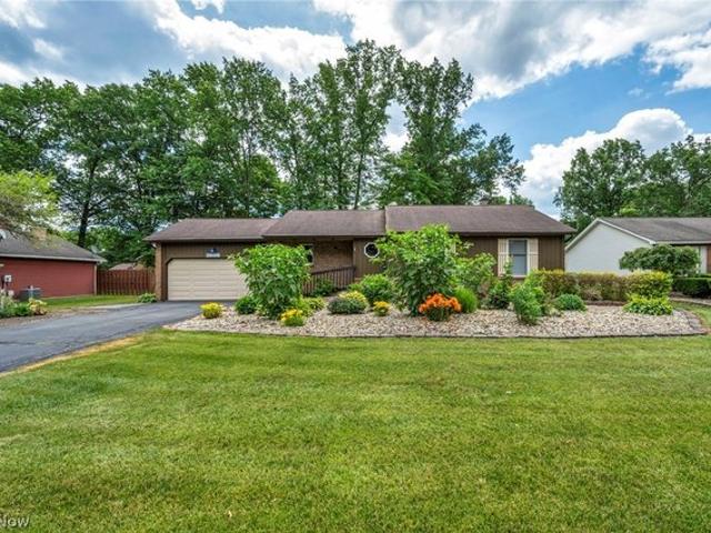 2608 Pine Oak Ct, Niles, OH 44446