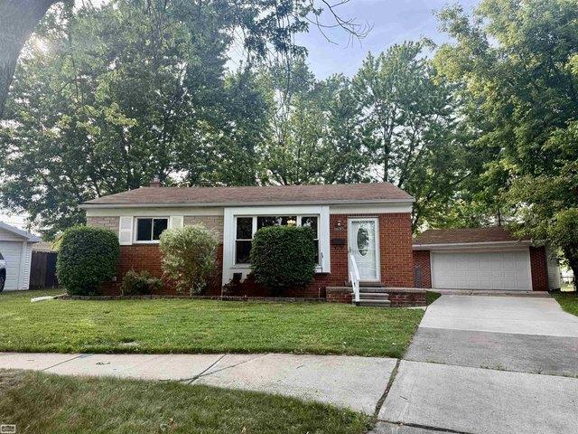 26093 La Salle Ct St, Roseville, MI 48066