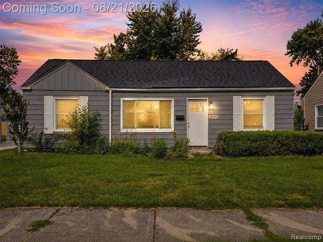 26095 Normandy St, Roseville, MI 48066
