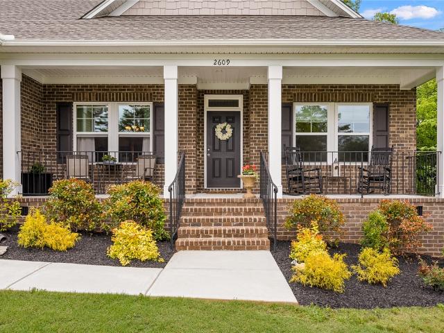 2609 Dog Leg Lane