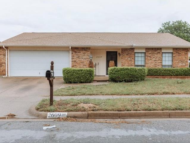 2609 Treeview Dr, Arlington, TX 76016