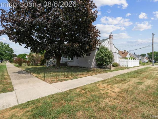 26000 Fernwood Street
