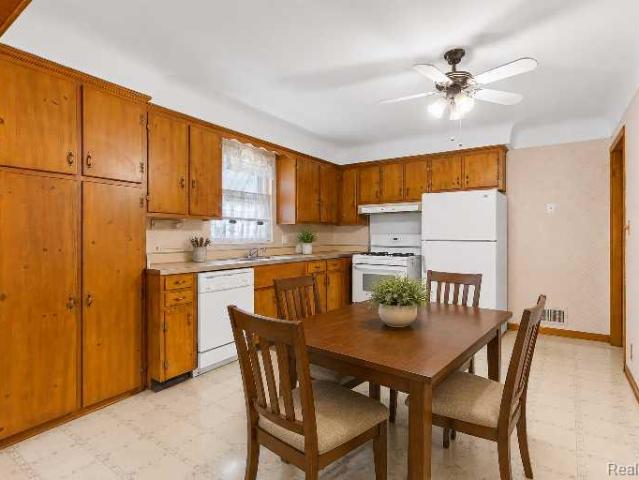 26007 Cathedral