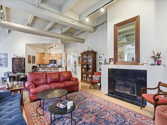 2600 N Southport Avenue # 101