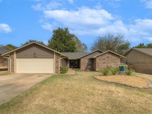 2600 N Valley Brook Dr, Edmond, OK 73034