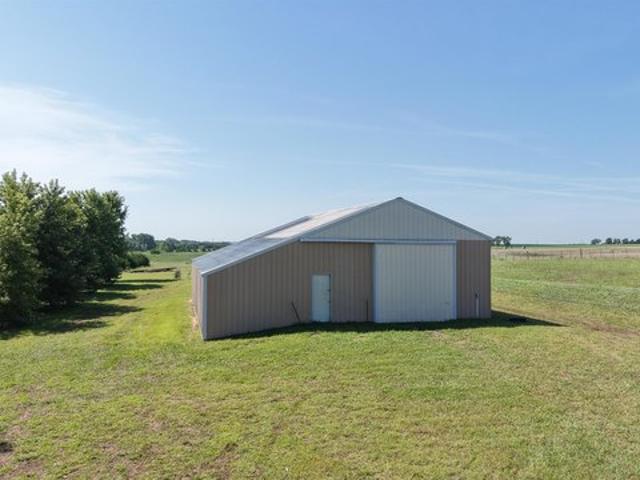 2600 Ave, Abilene, KS 67410