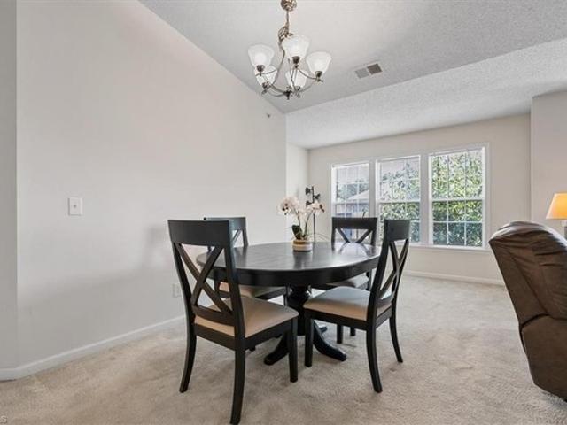 2600 Pennoak Way Apt M, Greensboro, NC 27407