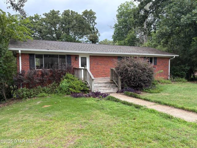 2600 Redbud