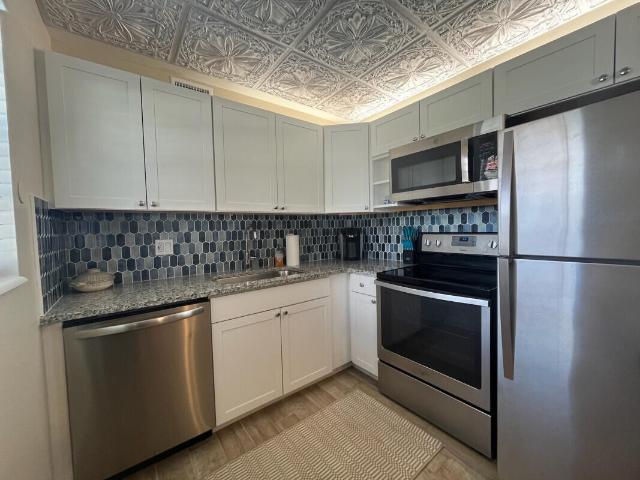 2600 SE Ocean Blvd, Unit B7, Stuart, FL 34996 | MLS #R11116