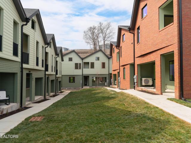 2600 Sevier Ave 102