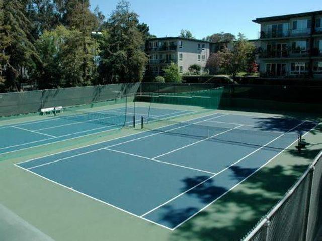 $2600 / 2br 1200ft² Top Floor, Sunny 2 Bdrm/2 Full Bath at Woodlake, 1200 sqf, avail now