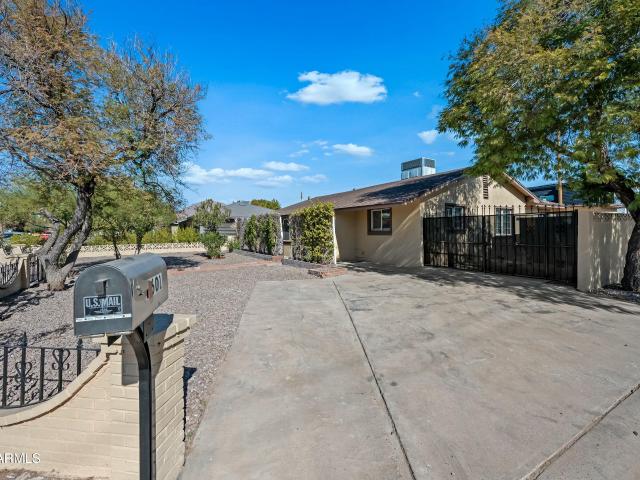 2601 N 51st St, Phoenix, AZ 85008 | MLS #6887 | Compass