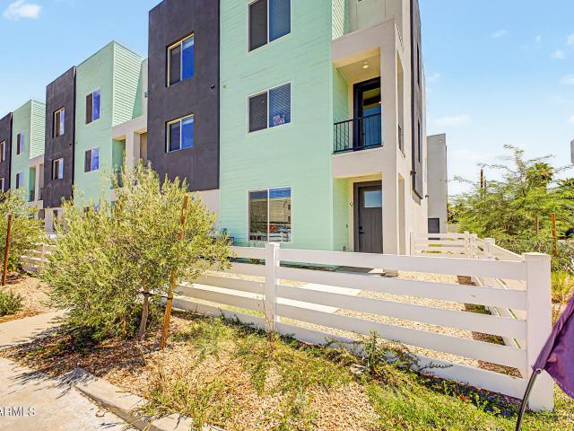 2601 e clarendon avenue # 9