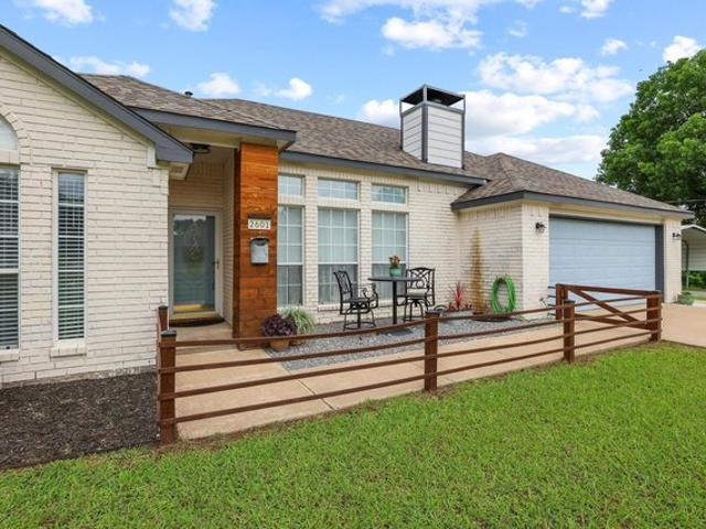 2601 Rolling Hills Dr, Sherman, TX 75092