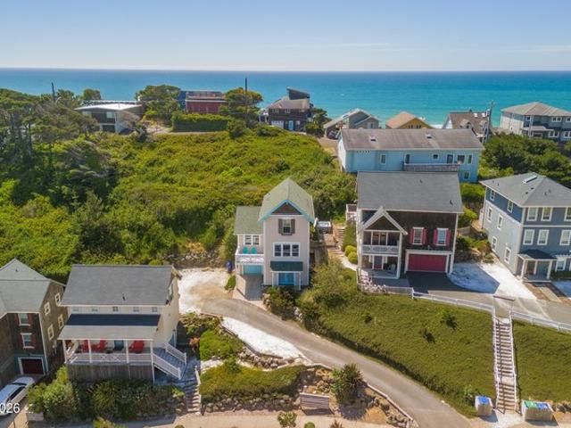 2601 SW Anemone Ave, Lincoln City, OR 97367