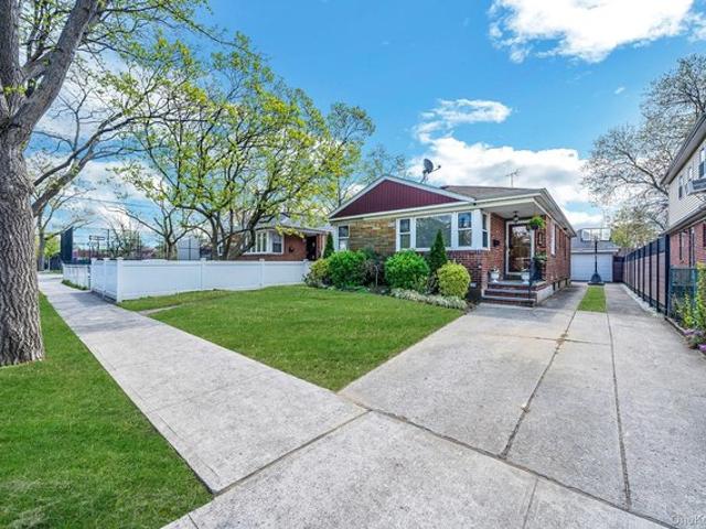 2601 th Ave, Glen Oaks, NY 11004