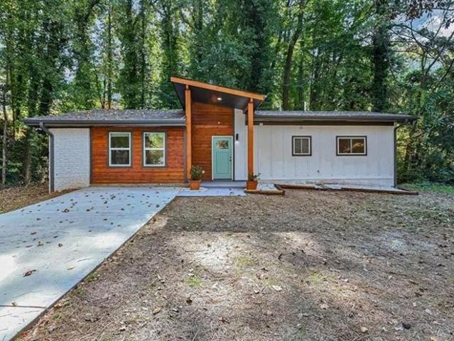 2601 Westchester Dr, East Point, GA 30344