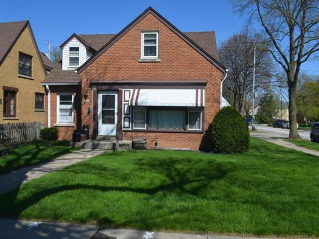 2602 N 73rd St, Wauwatosa, WI 53213