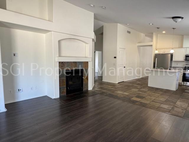 2602 E Beautiful Lane