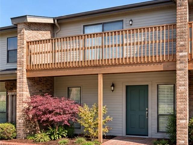 2602 E Sweetbriar Dr, Fayetteville, AR 72703
