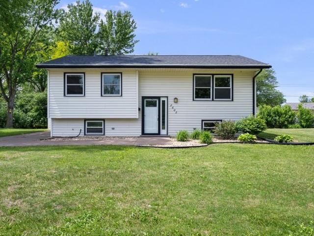 2602 Greenway Dr, Bettendorf, IA 52722