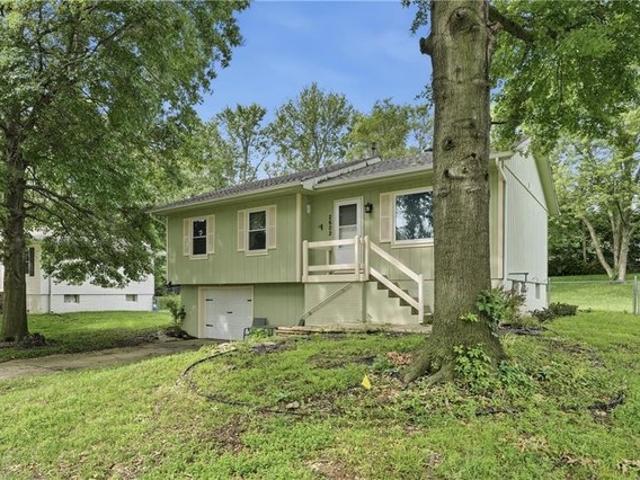 2602 Leewood Rd, Harrisonville, MO 64701