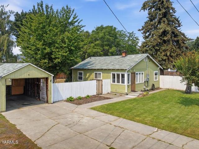2602 S 90th Ave, Yakima, WA 98903