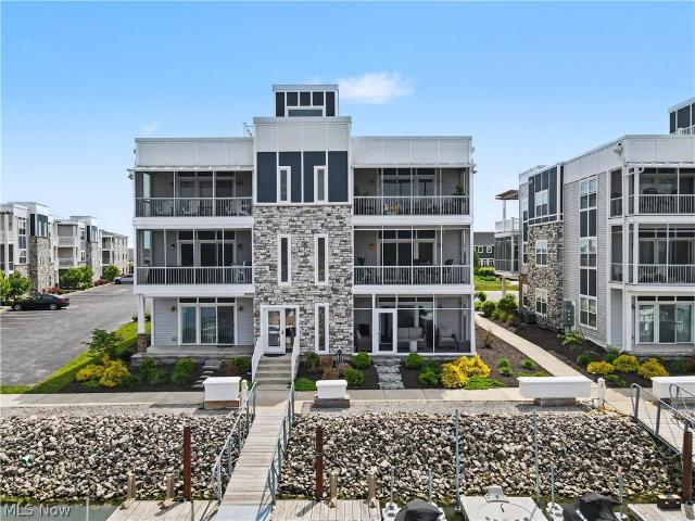 2602 S Waterside Court 512