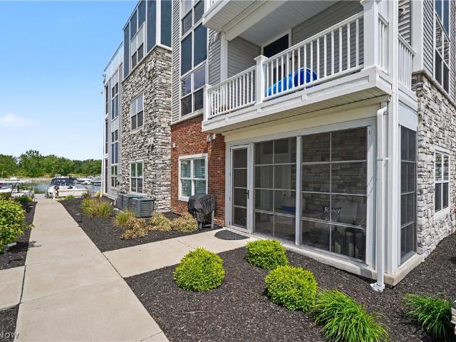 2602 S Waterside Court 512