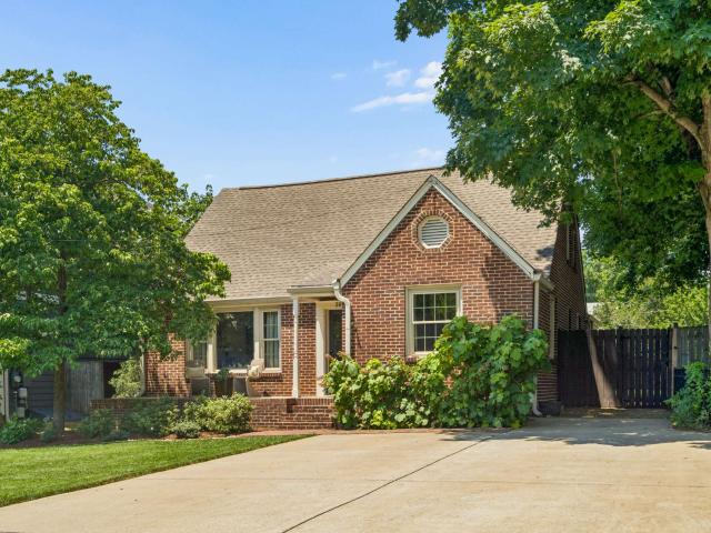2602 W Linden Ave