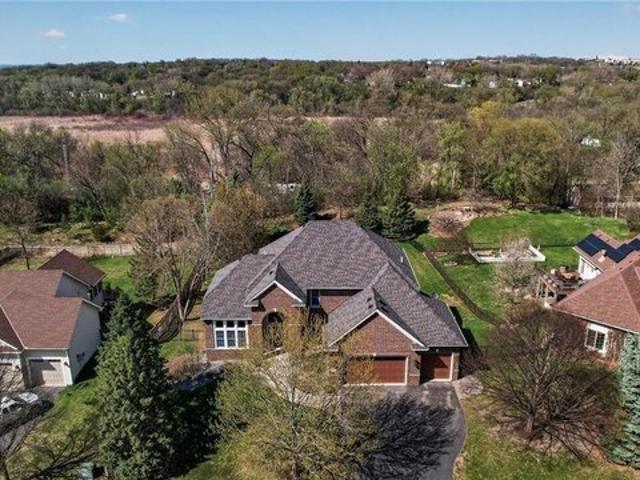 2602 Woods Trl N, Burnsville, MN 55306