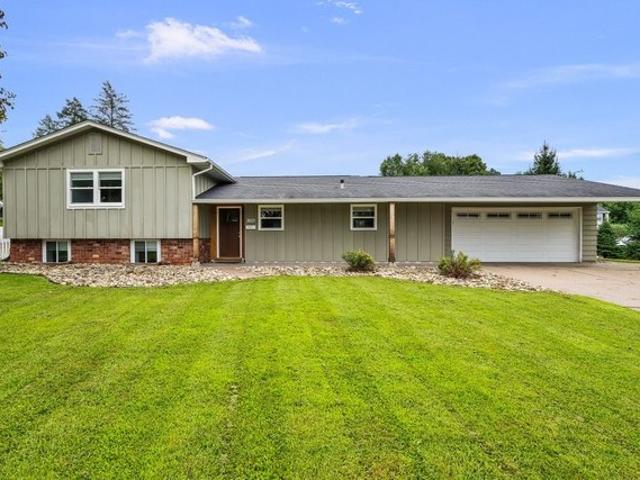 2603 Harmony Dr, Bettendorf, IA 52722