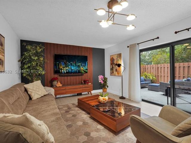 2603 Lakeview Ct, Cooper City, FL 33026