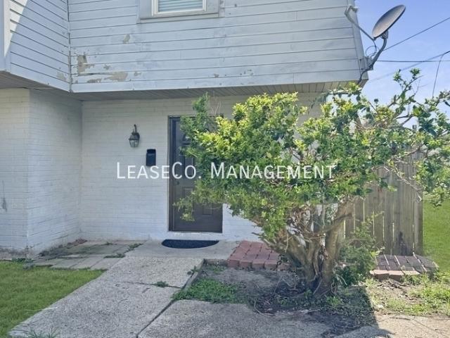 2603 Panama Street 1, 3 beds, 1 full and 1 half bath