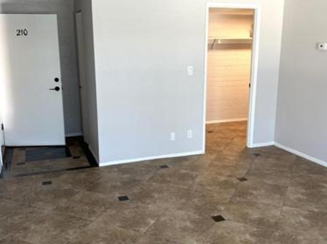 2603 W Rose Ln #B210, Phoenix, AZ 85017
