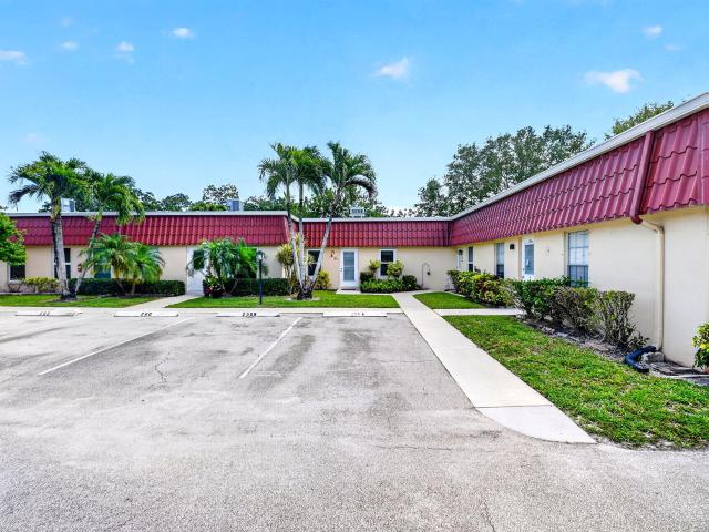 260 Cape Cod Cir, Lake Worth, FL 33467 | MLS #B26017 | Compass